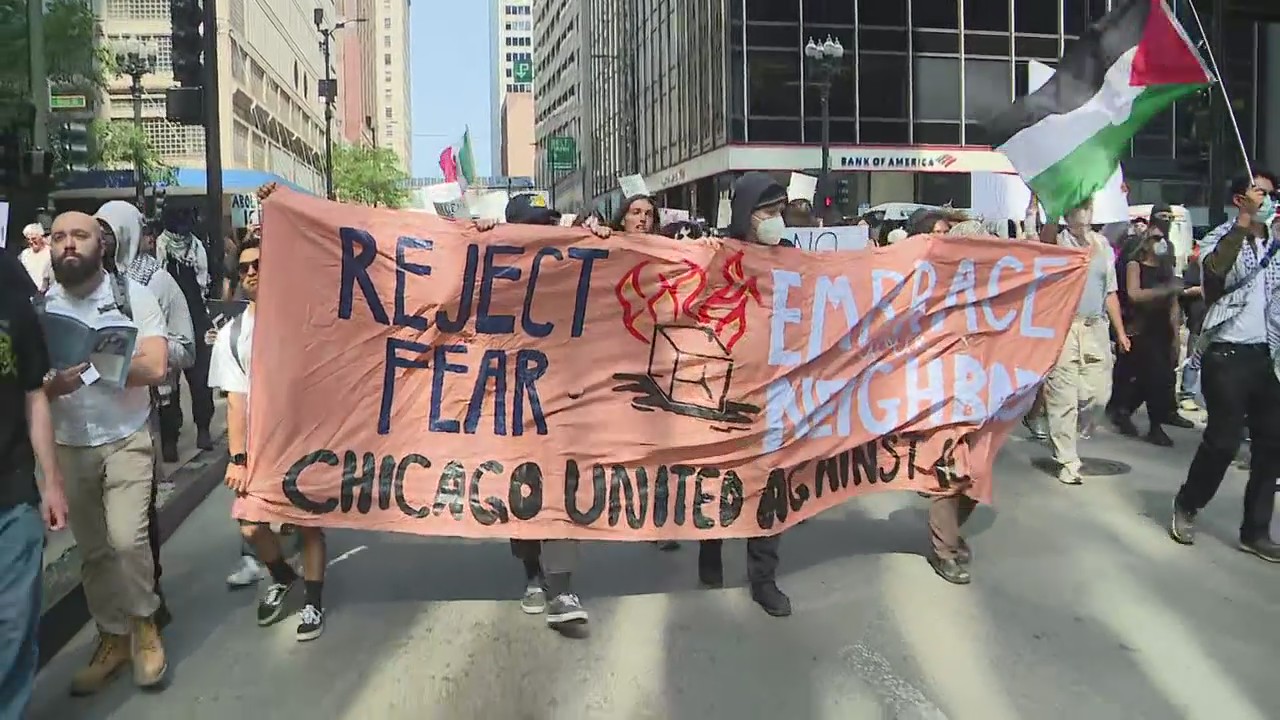 Anti-ICE protest underway in Chicago following unrest in LA | FOX 32 ...