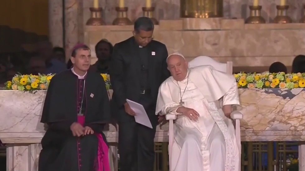 Vatican: Pope Francis suffers new breathing crises | FOX 5 Atlanta