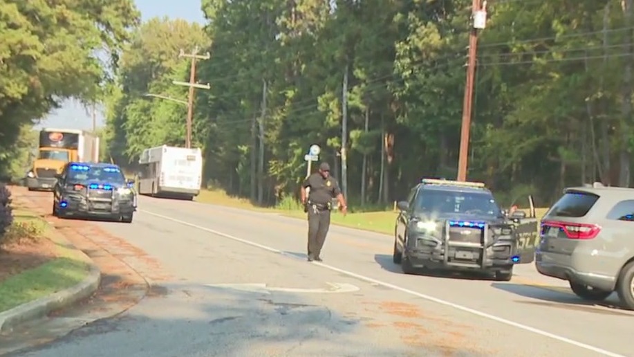 Police officer seriously injured on Cascade Road in South Fulton | FOX ...