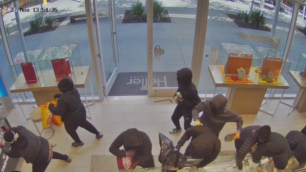 Masked mob raids California jewelry store in $1M smash-and-grab | FOX ...