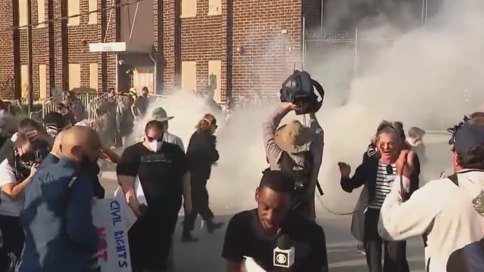 Broadview ICE center to remain open as DHS disputes closure rumors amid ...