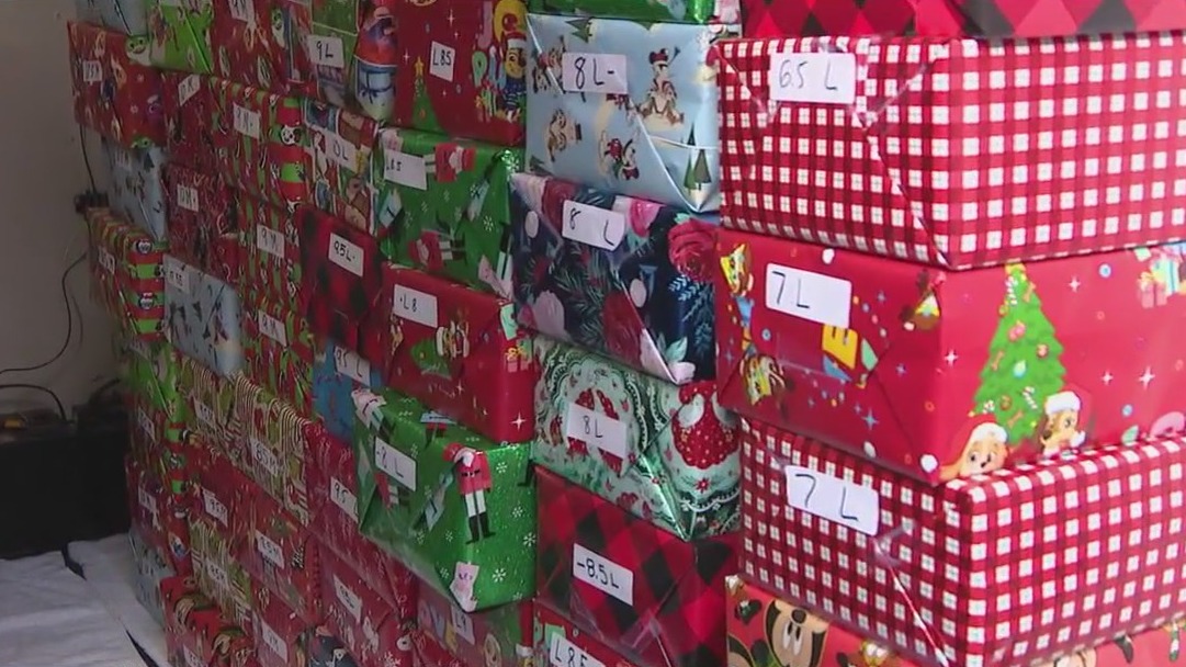 Operation Santa: AZ non-profit gifting new shoes | FOX 10 Phoenix