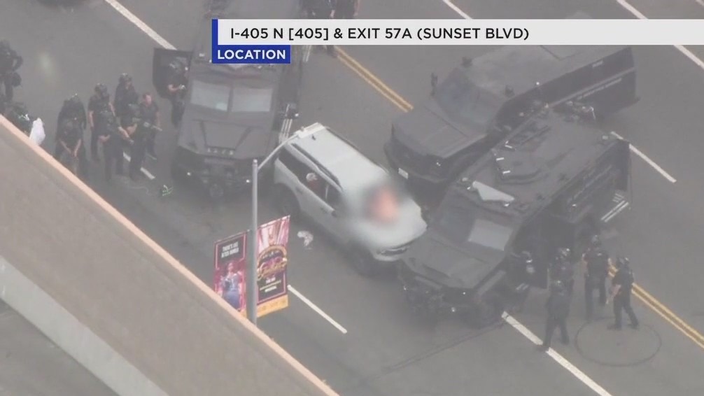 Naked woman arrested after hours-long standoff with LAPD | FOX 11 Los ...