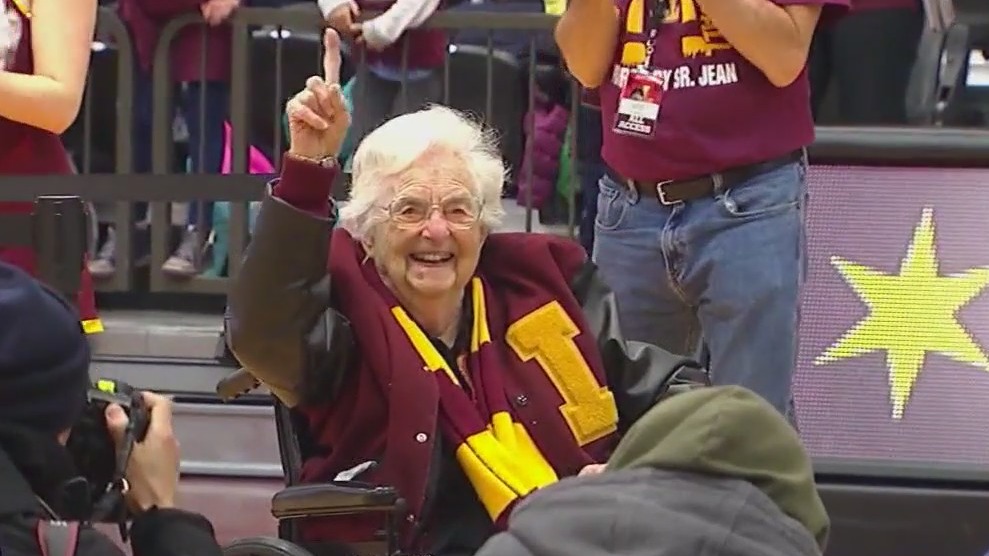 Sister Jean, Loyola's 'basketball nun', turns 106 | FOX 32 Chicago