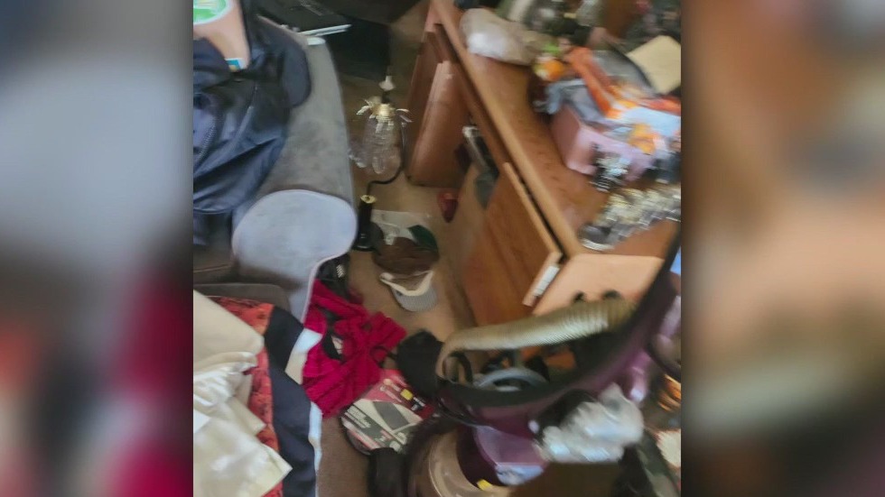 Milwaukee fatal apartment fire; residents find items stolen | FOX6 ...