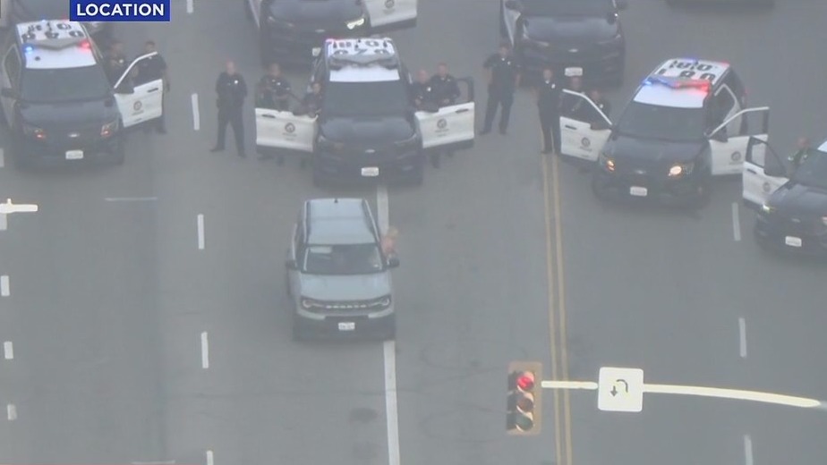 LAPD in standoff with naked driver in Brentwood | FOX 11 Los Angeles