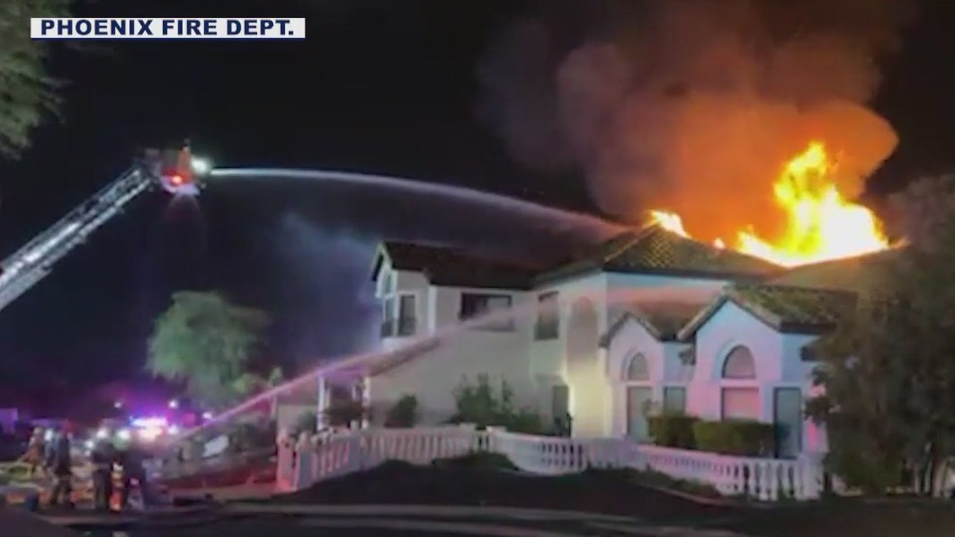 Roof collapses during Phoenix house fire | FOX 10 Phoenix