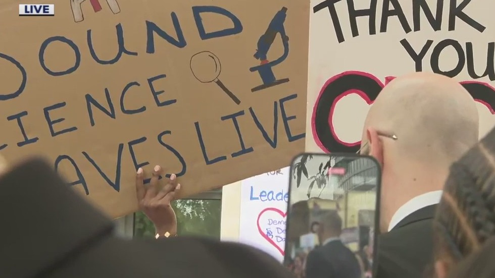 CDC faces leadership crisis as director ousted, senior officials resign ...