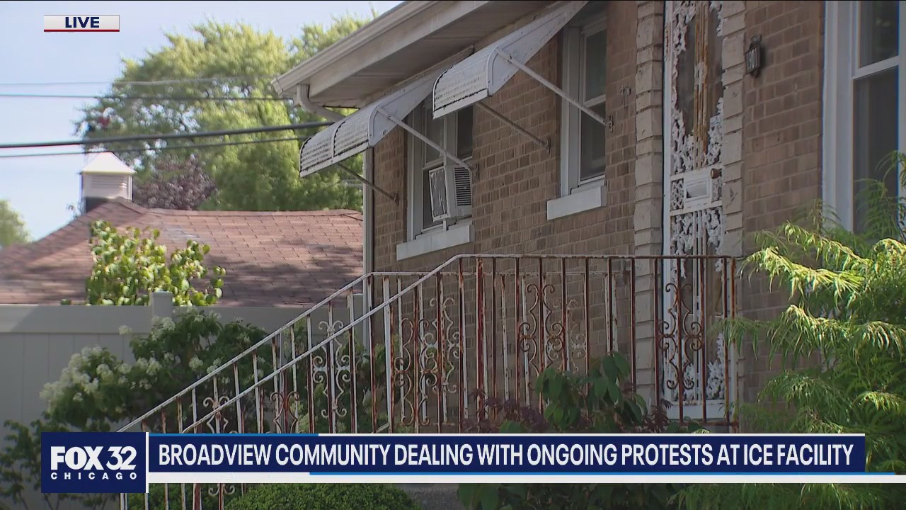 Broadview ICE protest: 5 charged during large demonstration | FOX 32 ...
