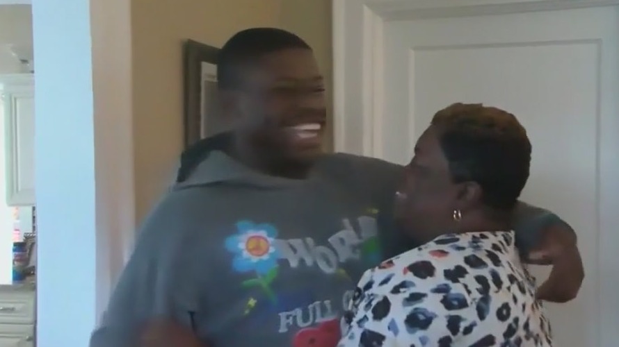 Airman surprises Savannah mother before Germany deployment | FOX 5 Atlanta
