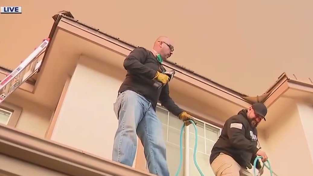 Hughes Fire in Castaic puts 50,000 residents in evacuation orders or ...