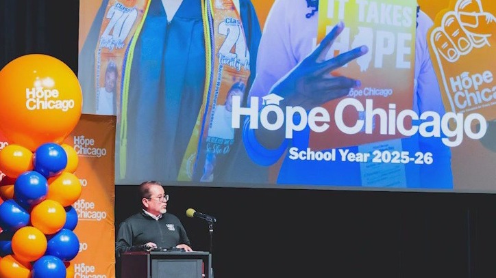 Hope Chicago expands debt-free college scholarships to more South and West Side families | FOX ...